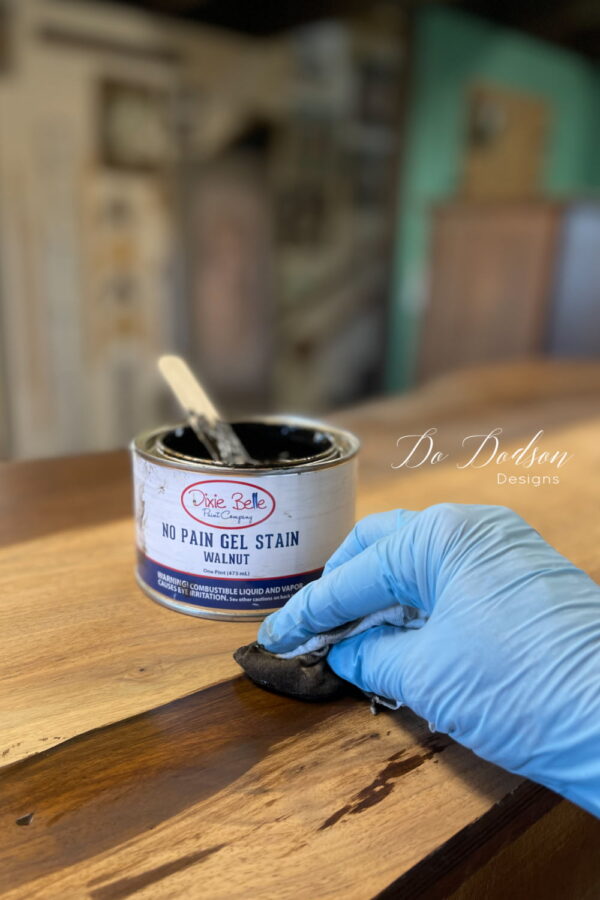 Paint And Stain Combo That Looks Jaw-Dropping Fantastic On Furniture