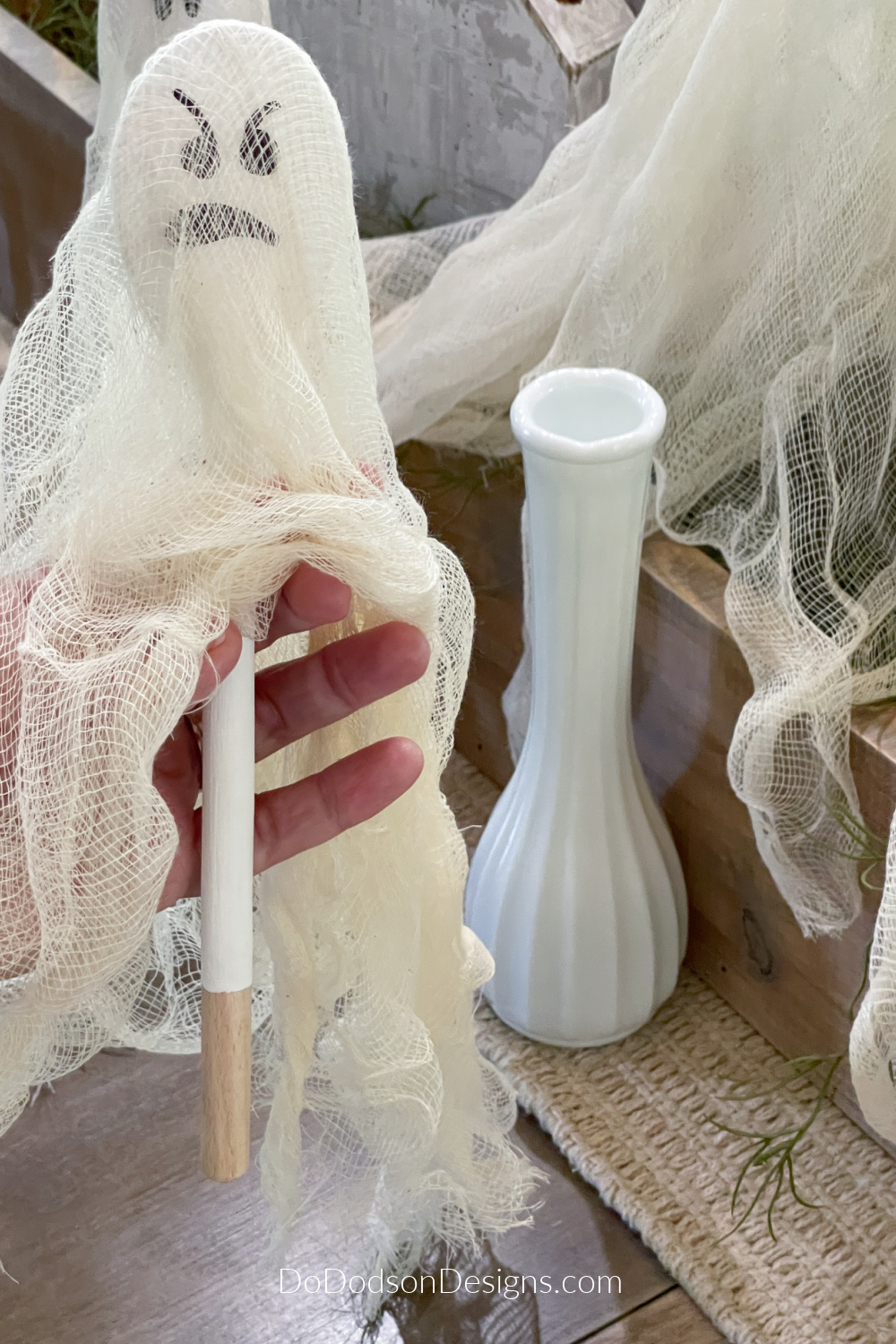 Hauntingly Cute DIY Wooden Spoon Ghost - Halloween Craft - Do Dodson ...