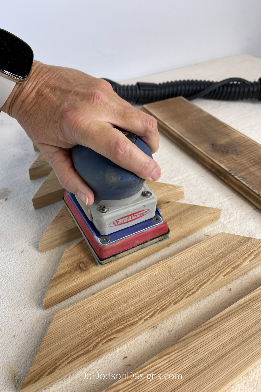 How To Make Rustic Wooden Christmas Trees (DIY Holiday Decor) - Do ...