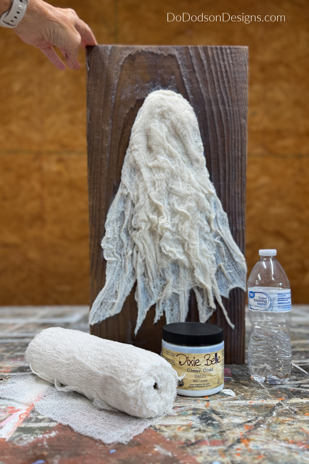 Easy DIY Cheesecloth Ghosts With Glue (Rustic Halloween Wall Decor ...